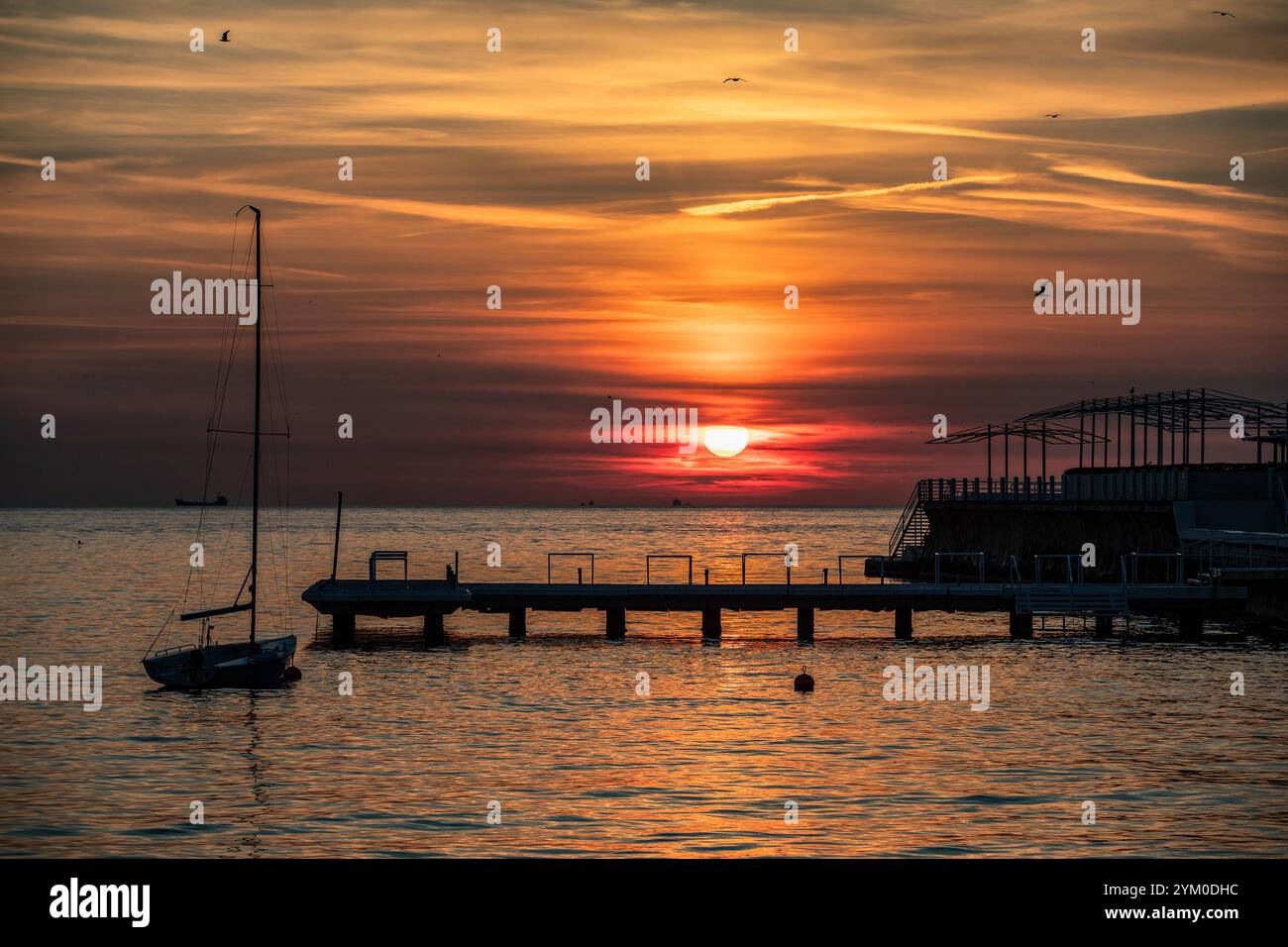Istanbul, Turkey. 19th Nov, 2024. The colors of the sunset sky in ...
