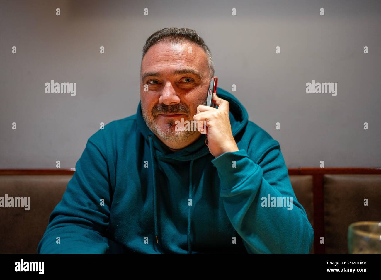 Man sitting in a restaurant hi-res stock photography and images - Alamy