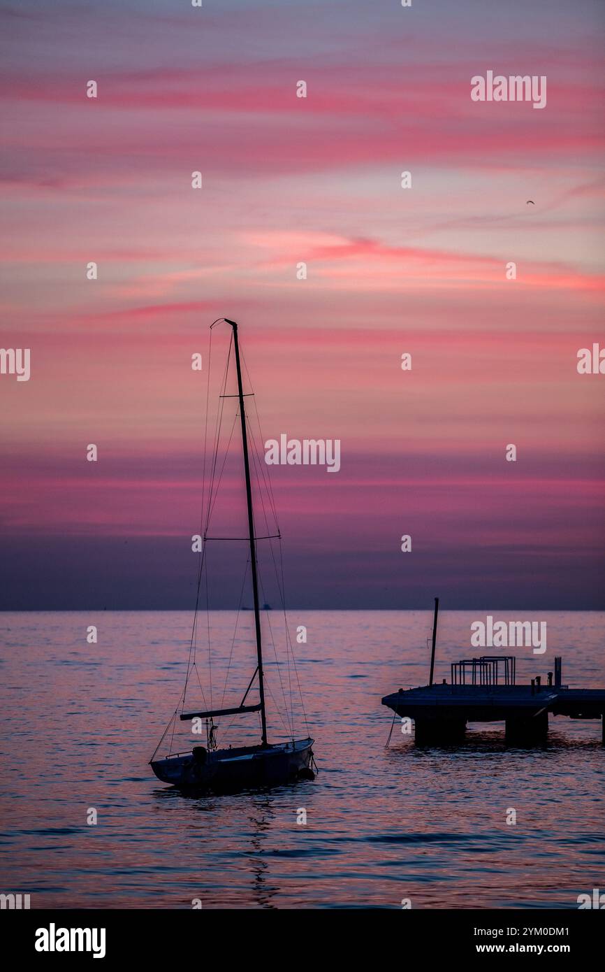 Istanbul, Turkey. 19th Nov, 2024. The colors of the sunset sky in ...