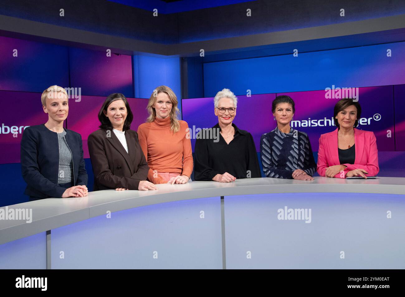 Cologne, Deutschland. 19th Nov, 2024. from left: Hannah BETHKE ...