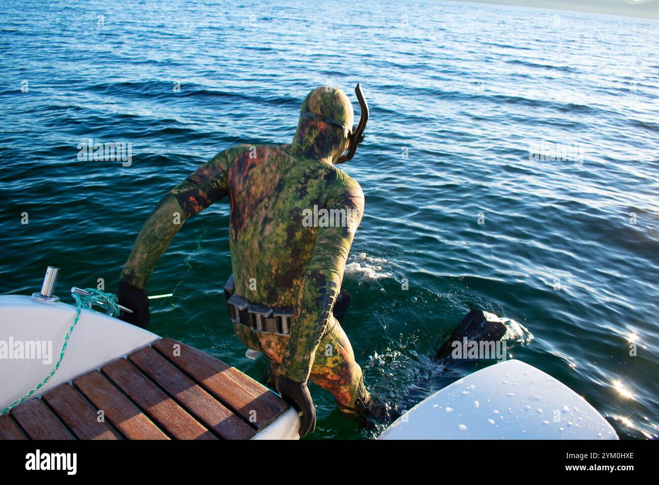 Scuba diver diving off boat sea hi-res stock photography and images - Alamy