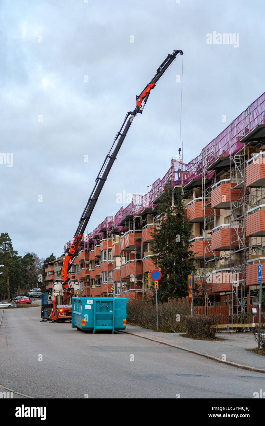Crane roof construction hi-res stock photography and images - Alamy