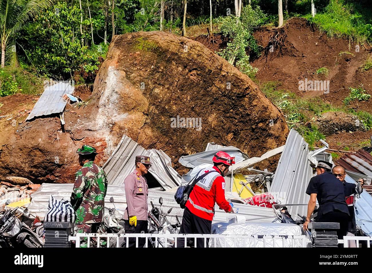 Purworejo, Indonesia. 20th Nov, 2024. This photo taken with a mobile phone shows rescue ...