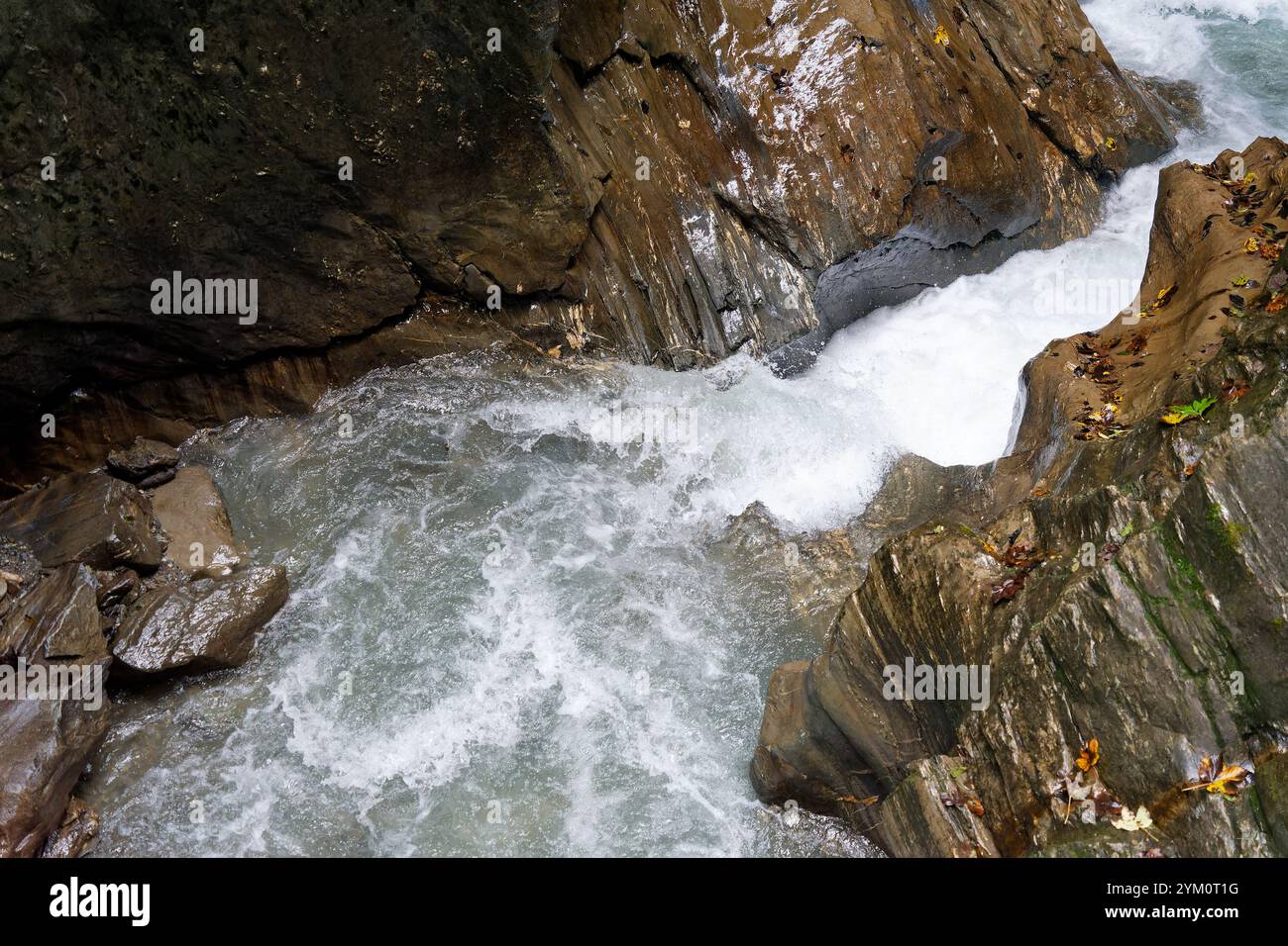 Walk through the impressive Sigmund Thun Klamm in Austria, very cold ...