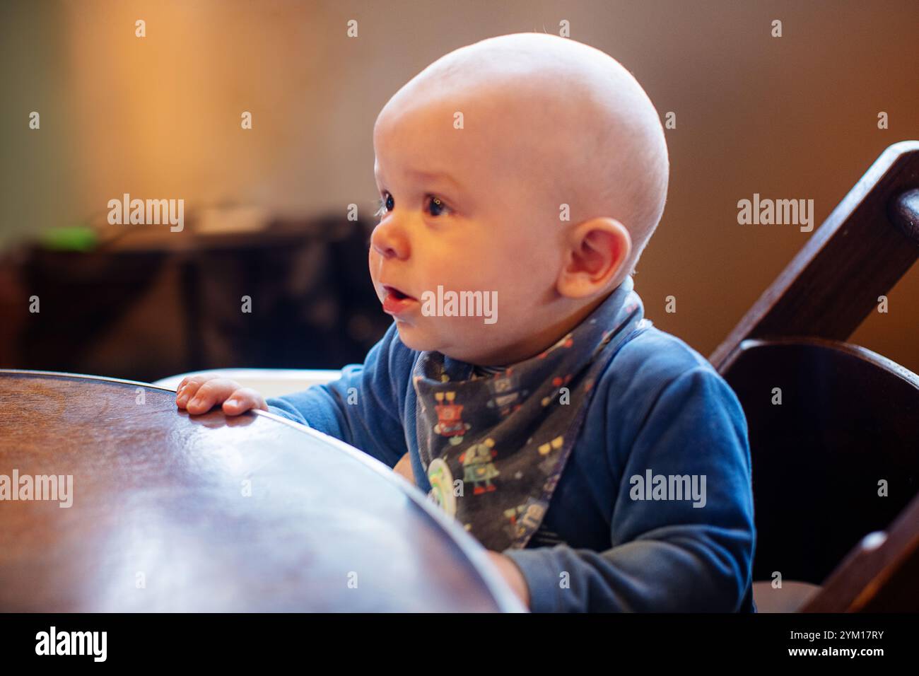 Baby seating hi-res stock photography and images - Alamy
