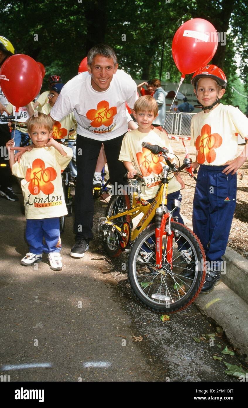 Linekar family hi-res stock photography and images - Alamy