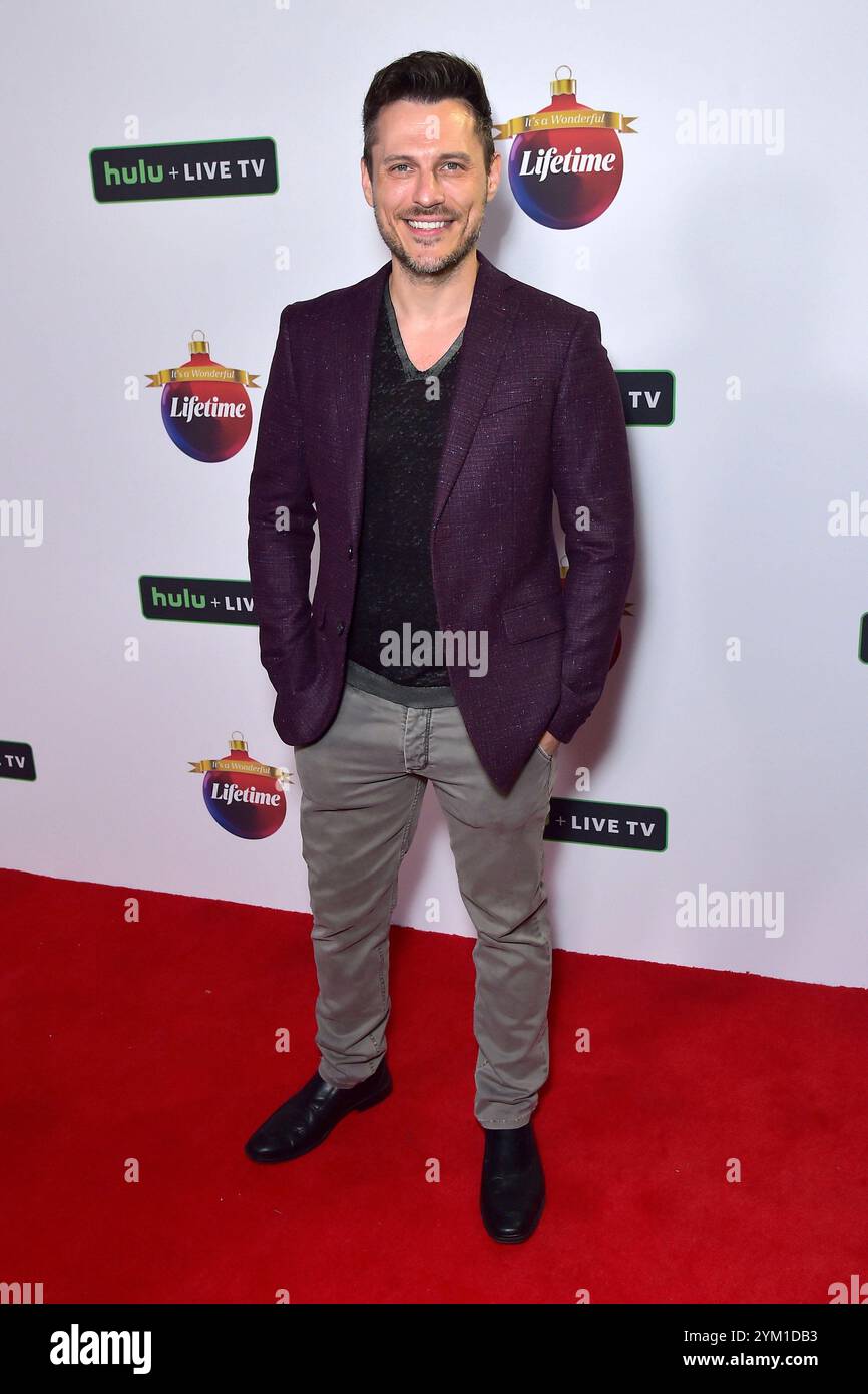 Jake Helgren beim It s A Wonderful Lifetime 2024 Holiday Event im E.P ...