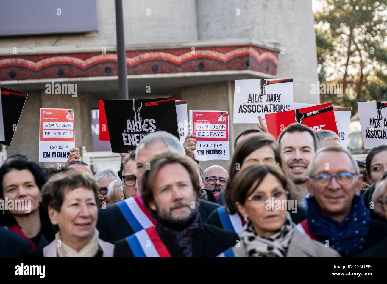 Paris, France. 20th Nov, 2024. Socialist elected representatives ...