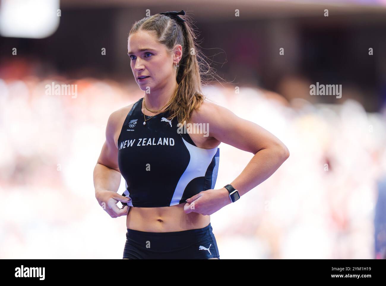 Imogen Ayris participating in the pole vault at the Paris 2024 Olympic Games Stock Photo - Alamy