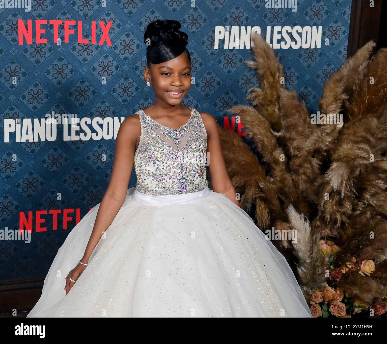 Los Angeles, United States. 19th Nov, 2024. Cast member Skylar Aleece ...