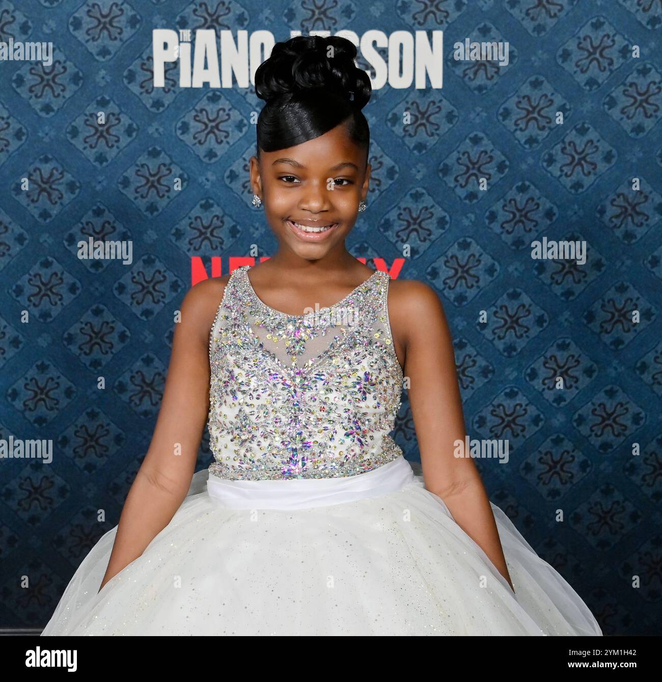 Los Angeles, United States. 19th Nov, 2024. Cast member Skylar Aleece ...