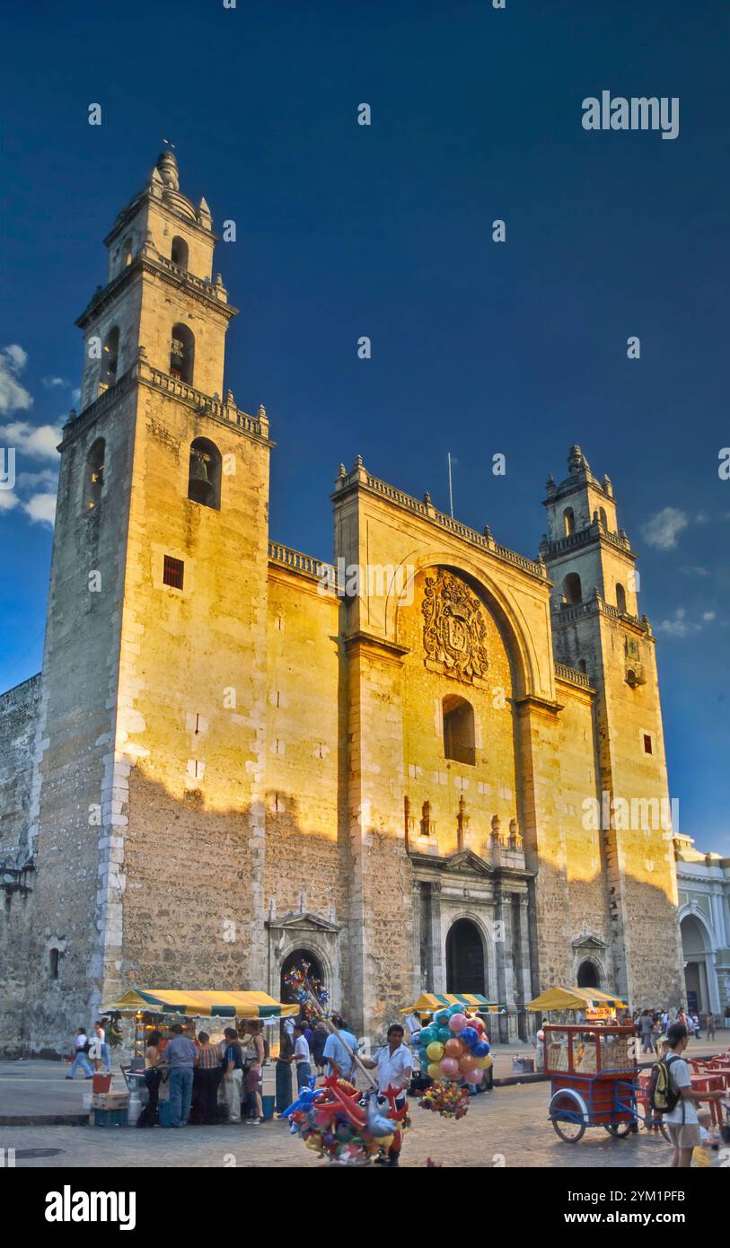 Catedral de San Ildefonso, 16th century, sunset, Merida, Yucatan Stock ...