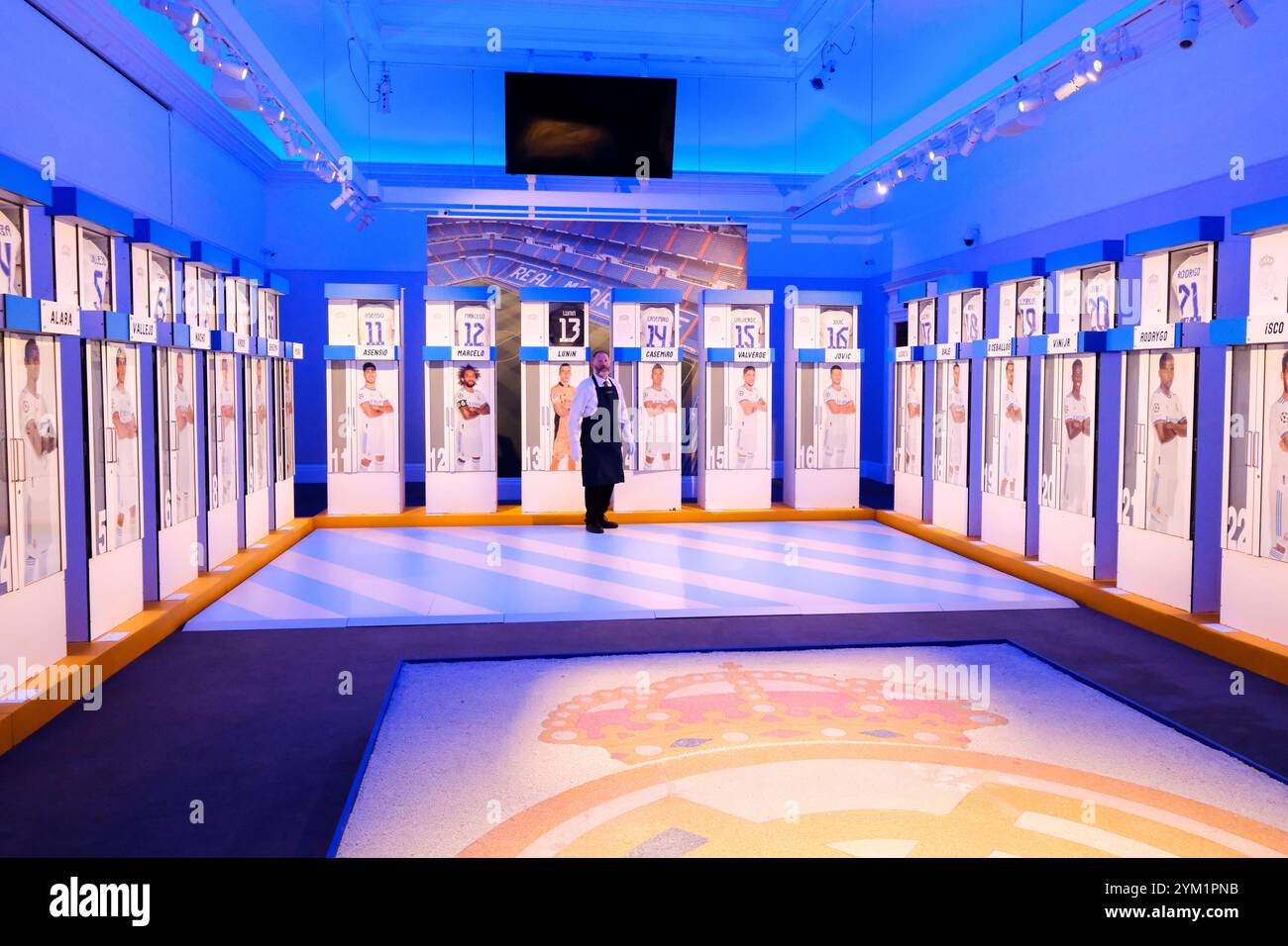 Zidane ronaldo figo beckham bernabeu hi-res stock photography and ...