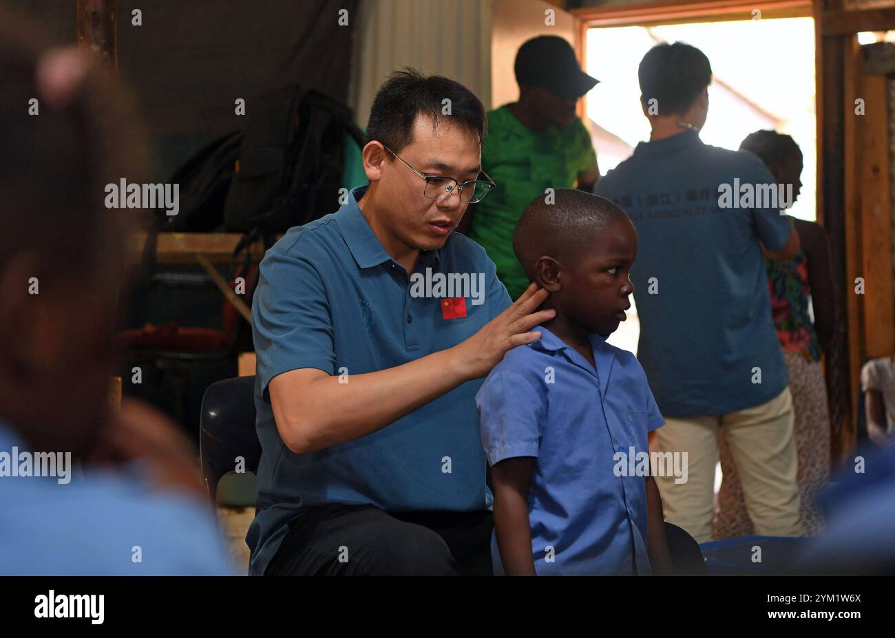 (241120) -- WINDHOEK, Nov. 20, 2024 (Xinhua) -- A member of the Chinese ...