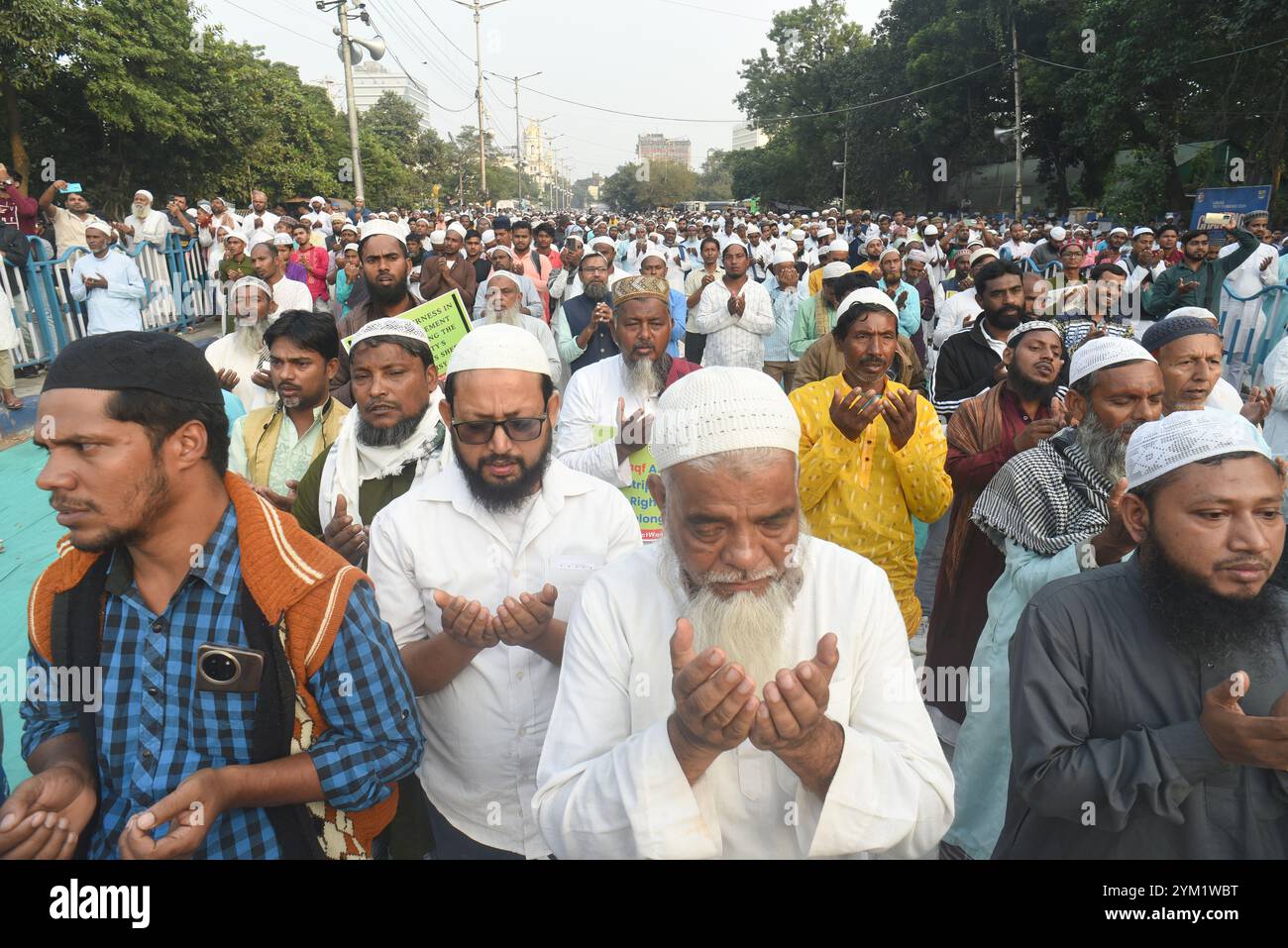Kolkata, India. 19th Nov, 2024. Kolkata Muslim community comes out to ...