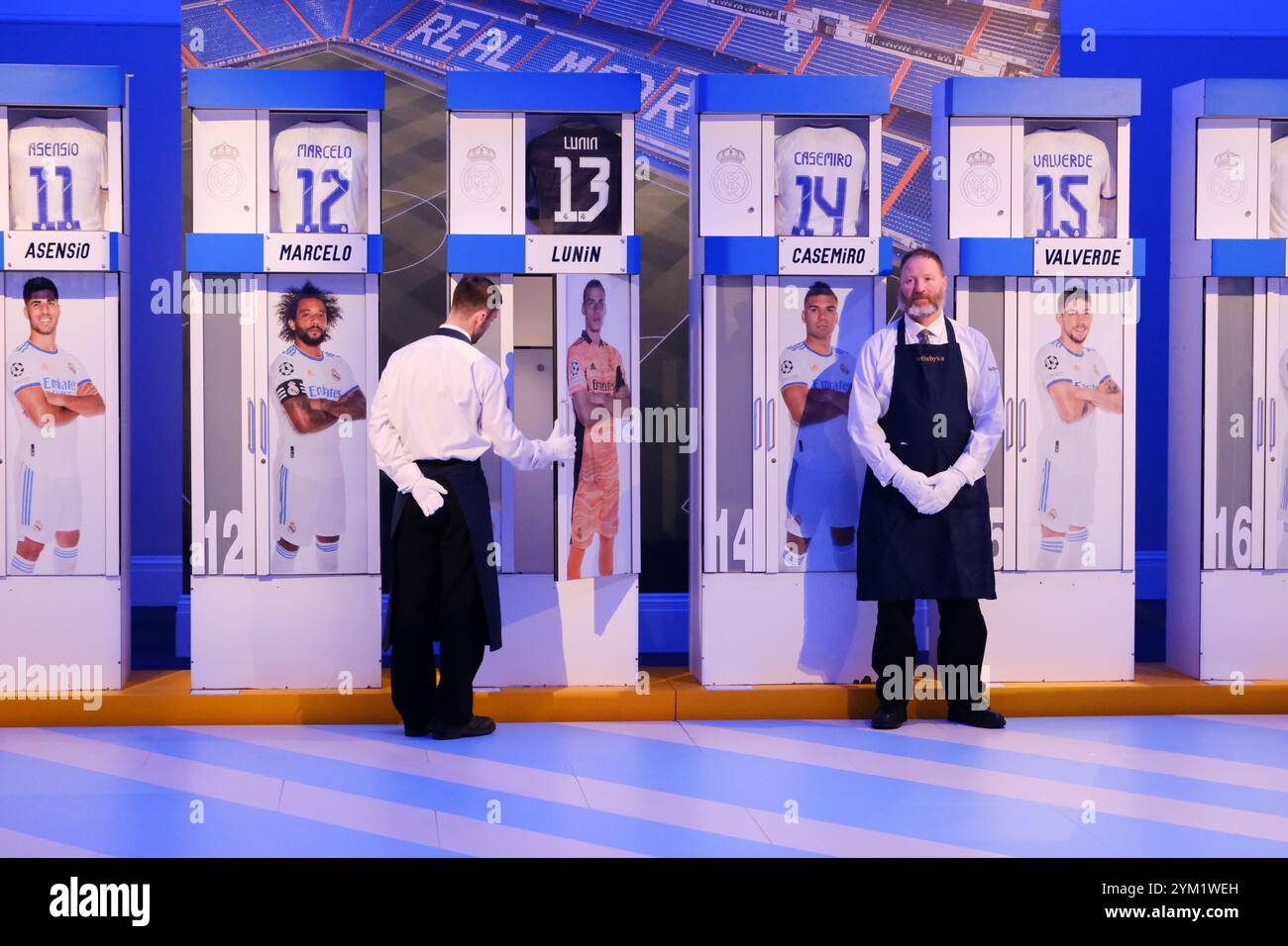 Zidane ronaldo figo beckham bernabeu hi-res stock photography and ...