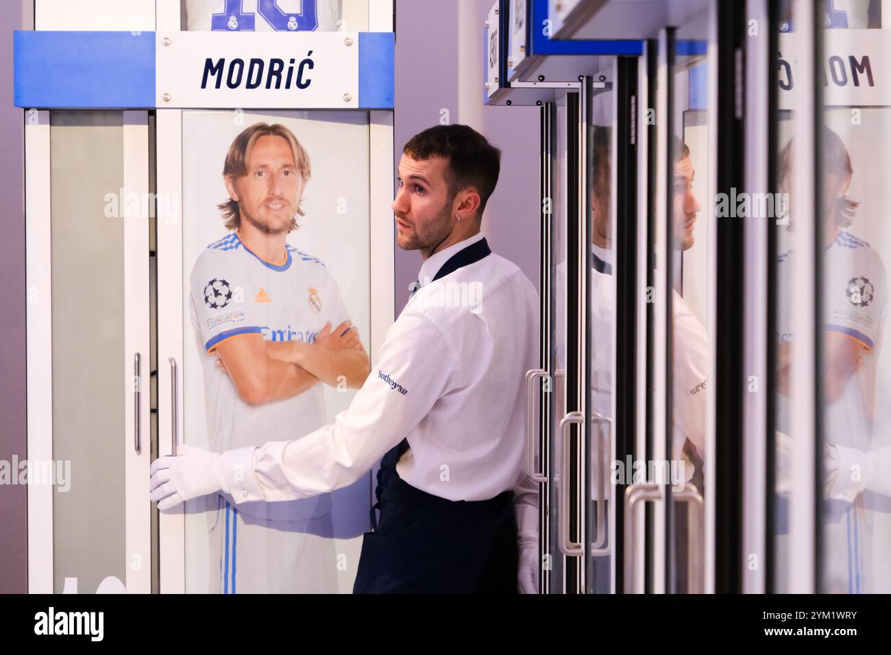 Zidane ronaldo figo beckham bernabeu hi-res stock photography and ...