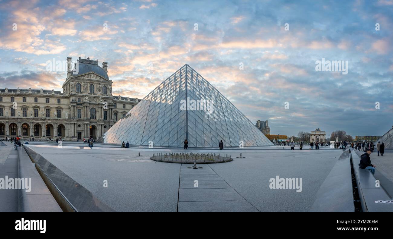 Paris, France - 11 16 2024: Panoramic view of Louvre pyramid, Louvre ...