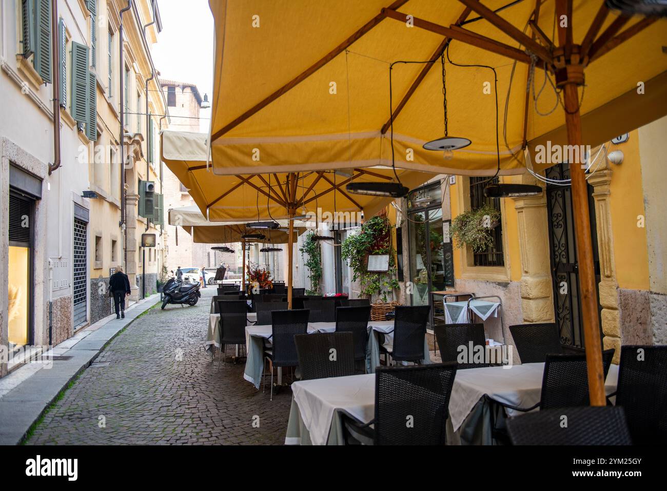 Verona street empty hi-res stock photography and images - Alamy