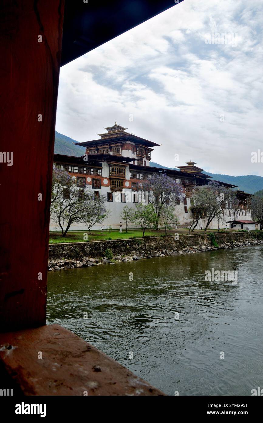 Partial view of the Punakha Dzong, also known as Pungtang Dechen ...