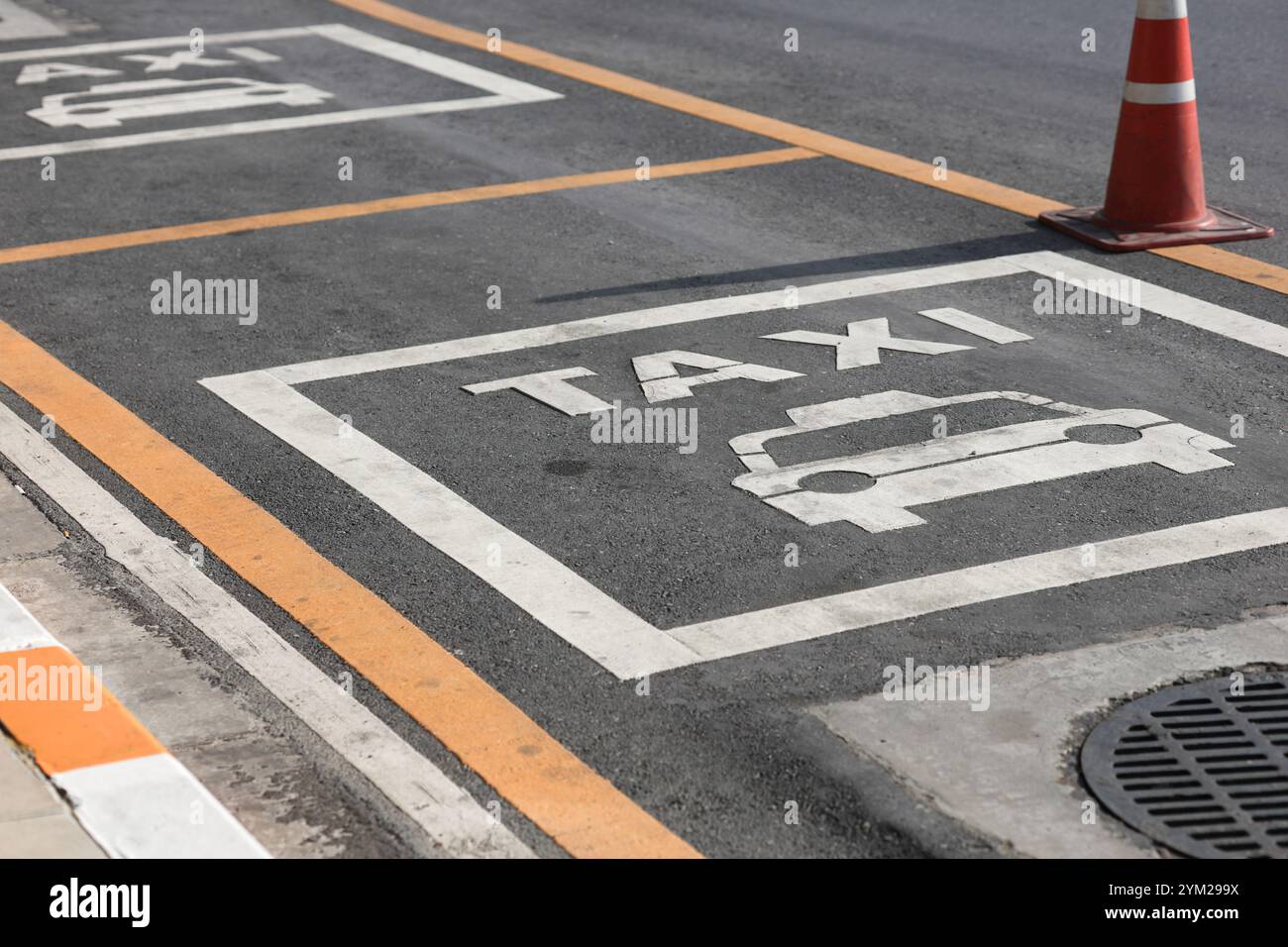 Parking lot traffic signs hi-res stock photography and images - Alamy