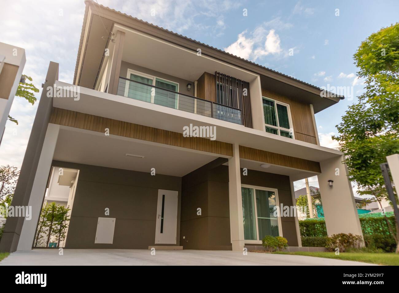 Beautiful modern house exterior with green grass Stock Photo - Alamy