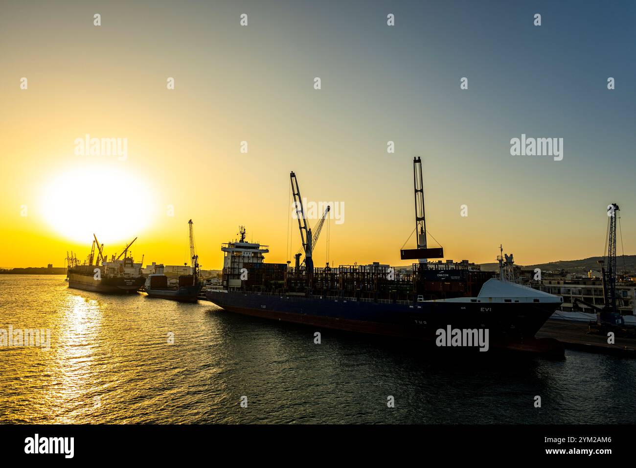 Global supply chains containers hi-res stock photography and images - Alamy