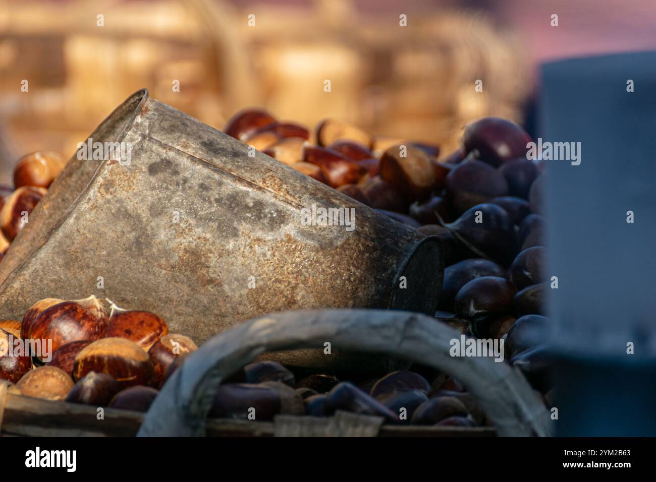 Roasted chestnuts stall selling chestnut hi-res stock photography and ...