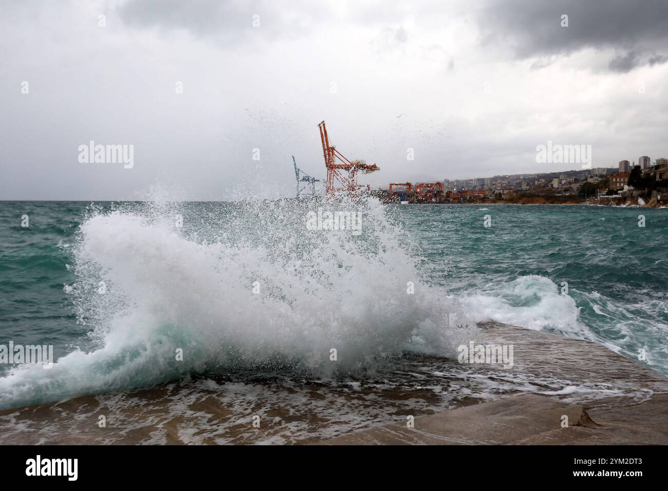 Rijeka, Croatia. 20th Nov, 2024. The Jugo wind raises big waves in ...