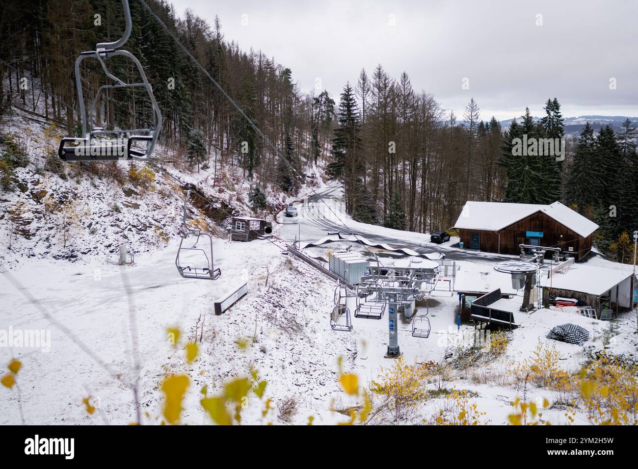 PRODUCTION - 20 November 2024, Thuringia, Steinach: The lift in the ski ...