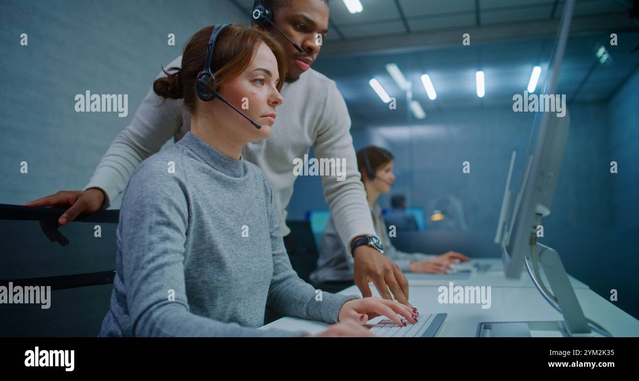 Data center specialist work hi-res stock photography and images - Alamy