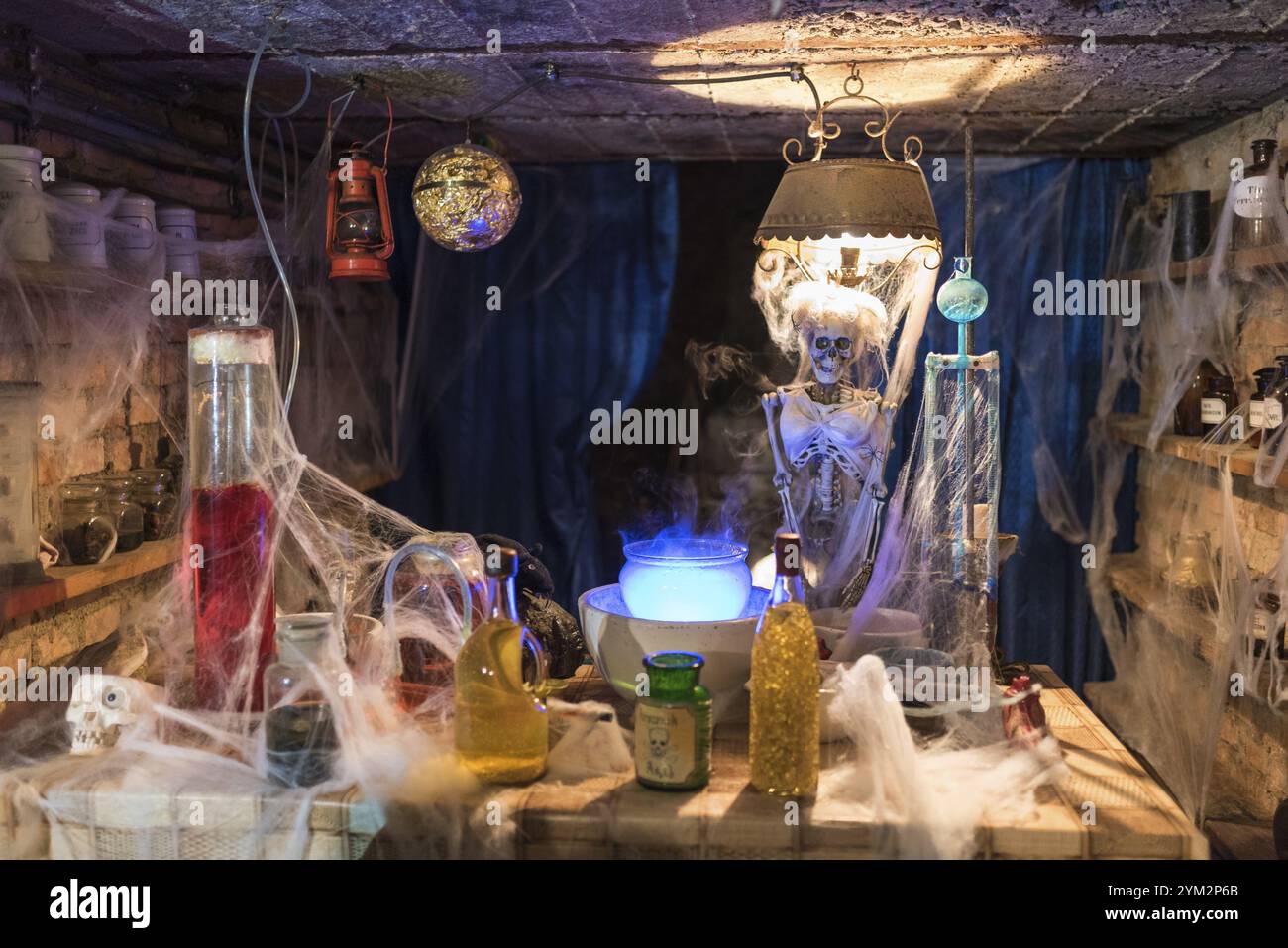Old laboratory hi-res stock photography and images - Alamy