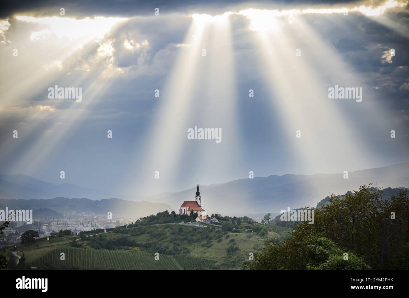 Sun rays shining down on hi-res stock photography and images - Alamy