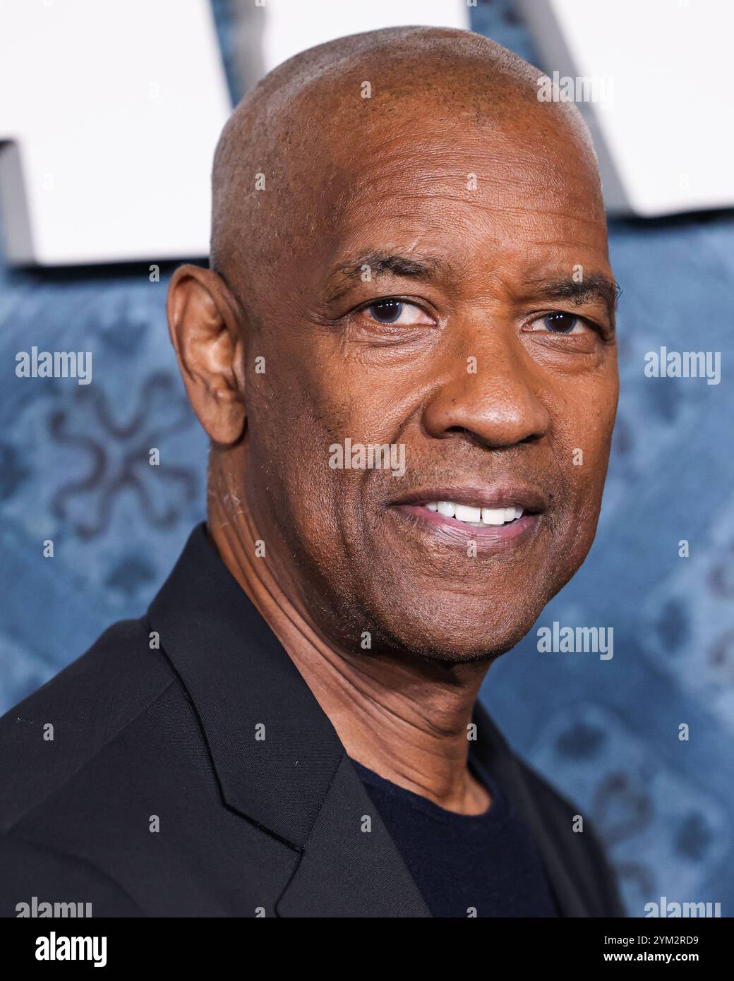 HOLLYWOOD, LOS ANGELES, CALIFORNIA, USA - NOVEMBER 19: Denzel ...