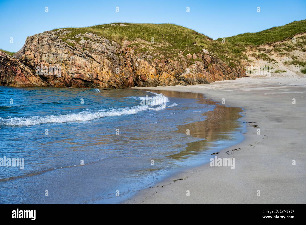 Rocky headland at Struan beach (Traigh Bhousd) on west coast of Isle of ...