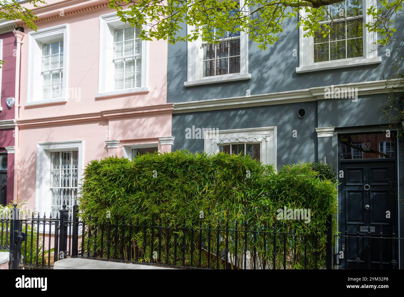 Touristic route on Notting Hill, walking on streets with colourful ...
