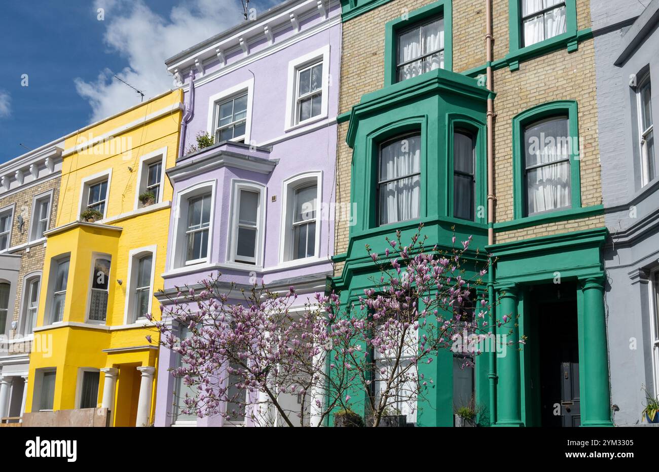 Touristic route on Notting Hill, walking on streets with colourful ...