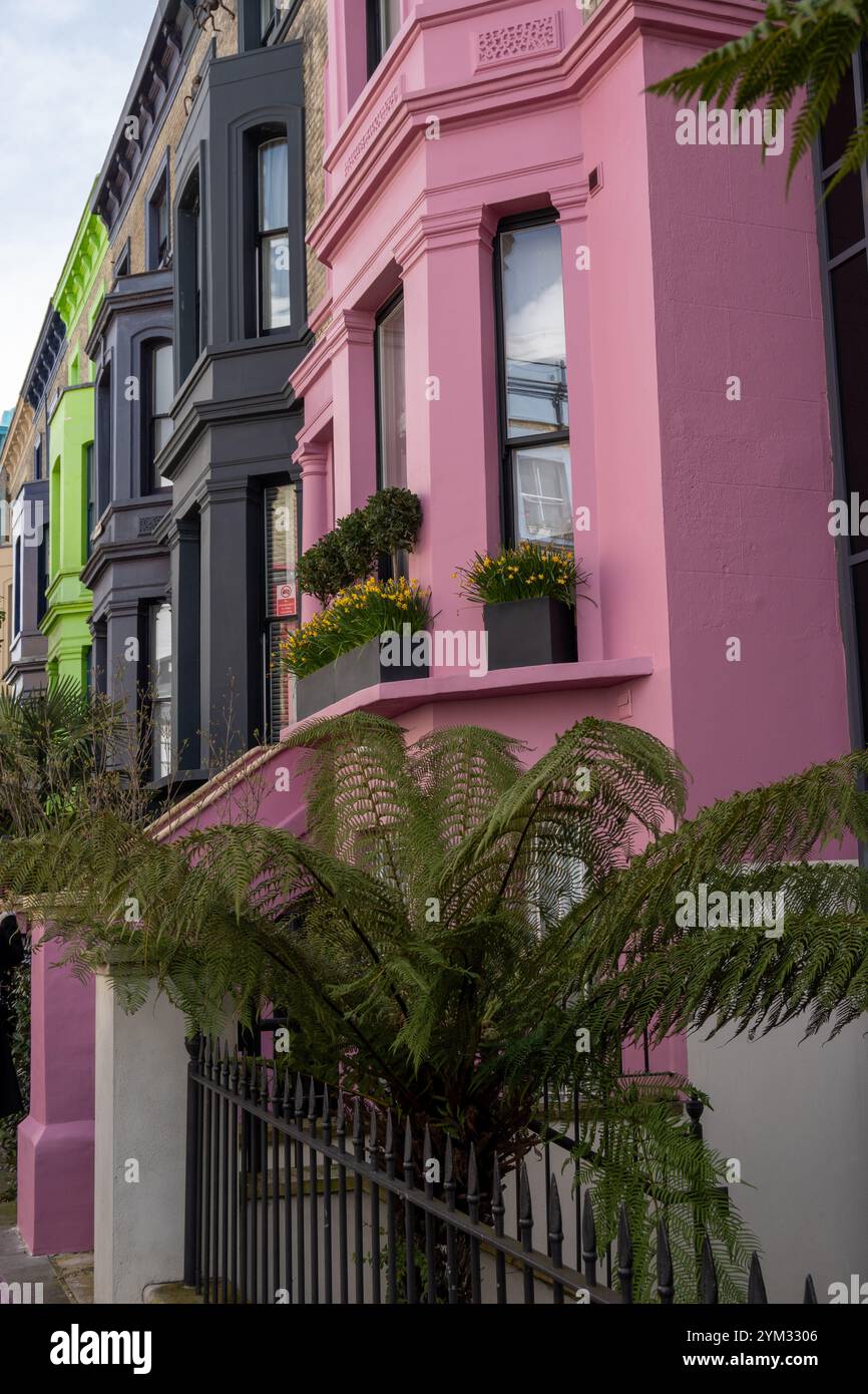 Touristic route on Notting Hill, walking on streets with colourful ...