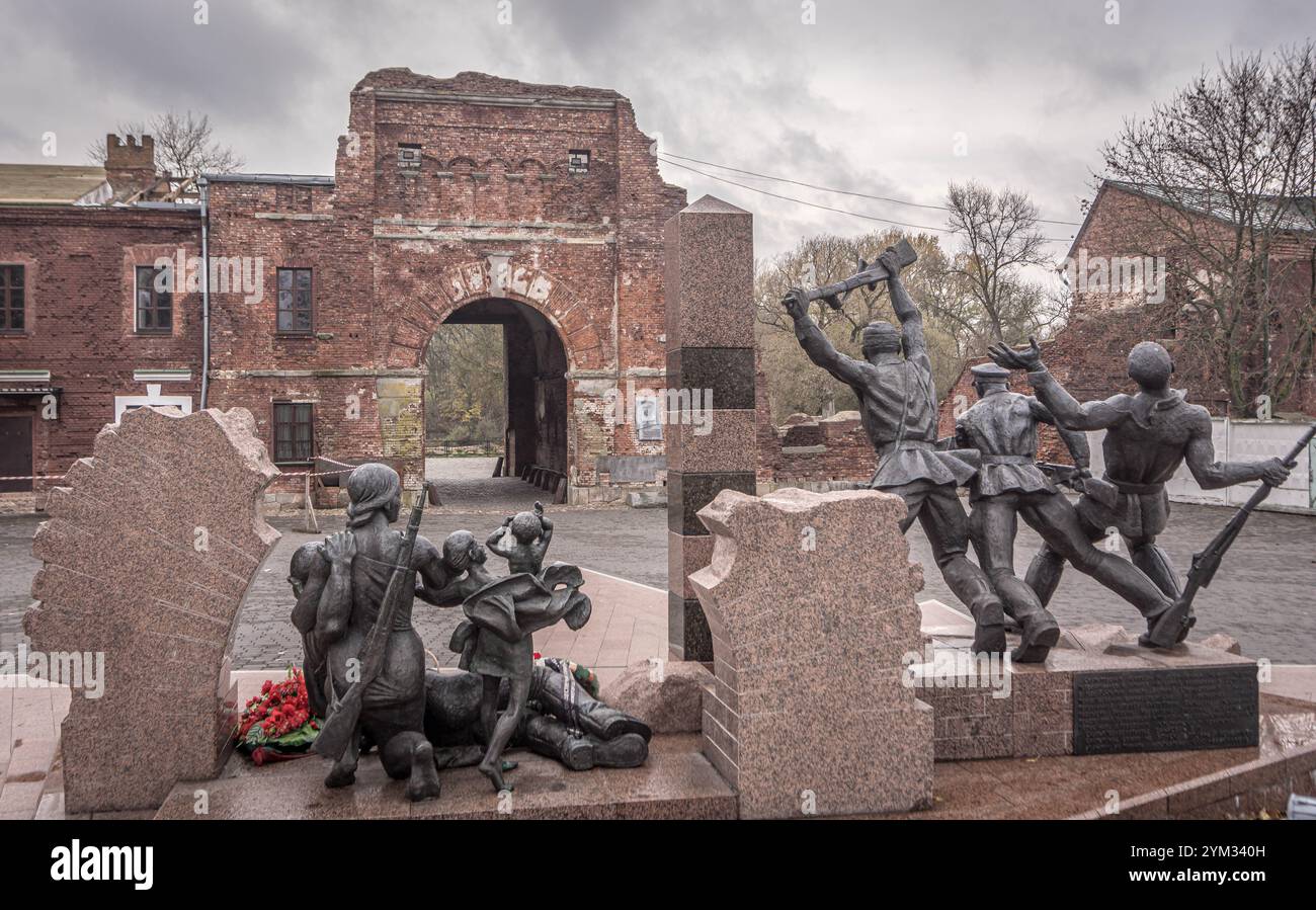 The Brest castle gate in Belarus, with the World War II memorial ...