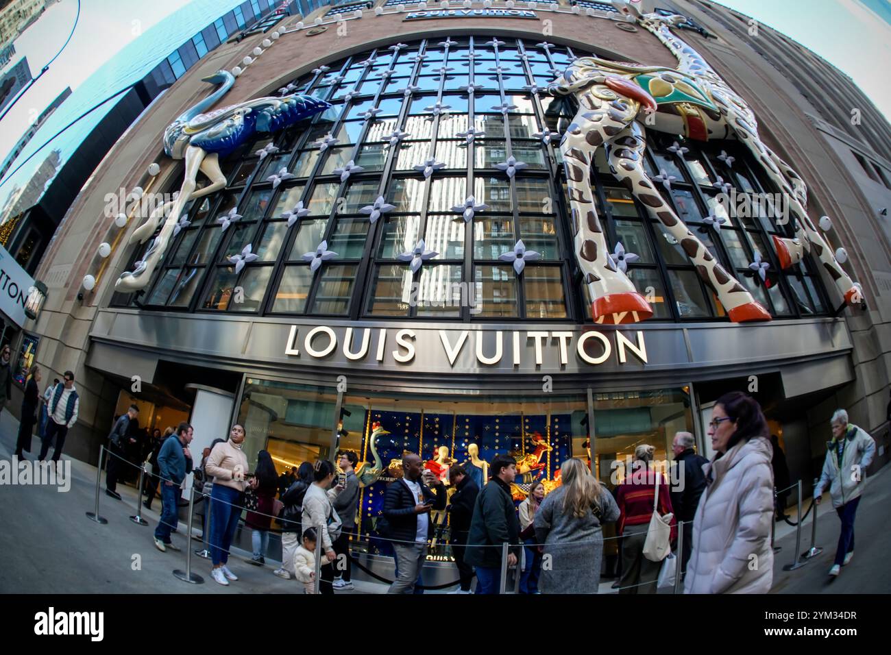 The temporary Louis Vuitton store on East 57th Street and Fifth Avenue ...