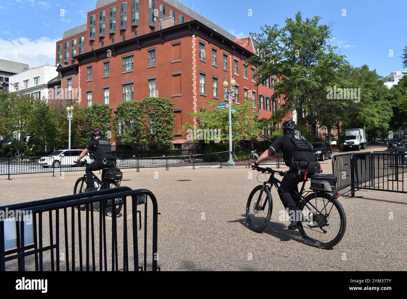 Members uniformed division secret service hi-res stock photography and ...