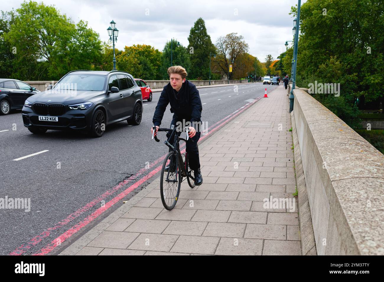 Vehicle and pedestrian bridge hi-res stock photography and images - Alamy