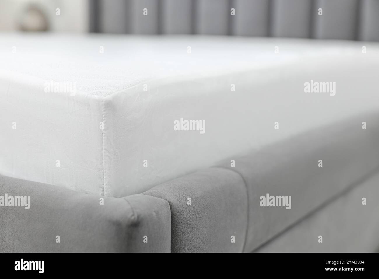 Comfortable bed white linens hi-res stock photography and images - Alamy