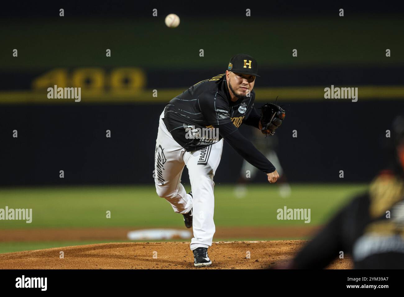 HERMOSILLO, MEXICO - NOVEMBER 19:José Samayoa, starting pitcher for the ...
