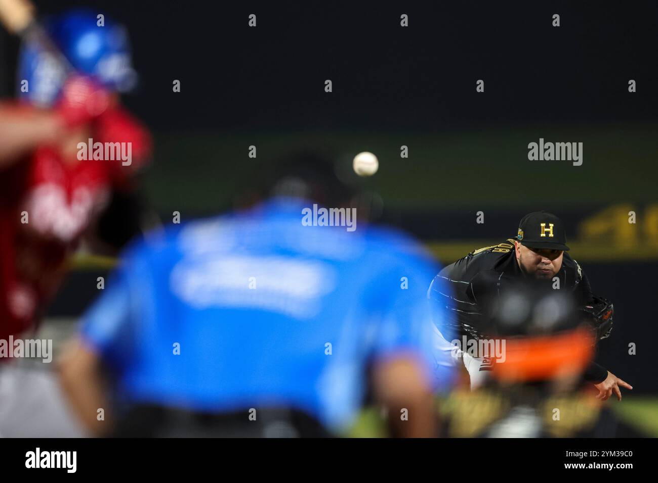 HERMOSILLO, MEXICO - NOVEMBER 19:José Samayoa, starting pitcher for the ...