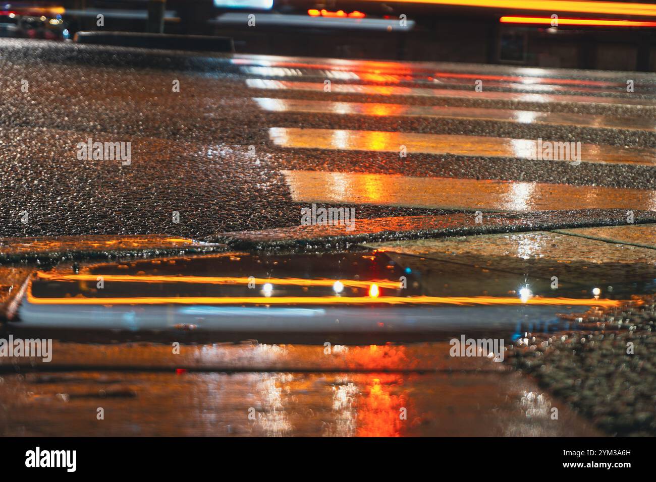 Wet road at night hi-res stock photography and images - Alamy