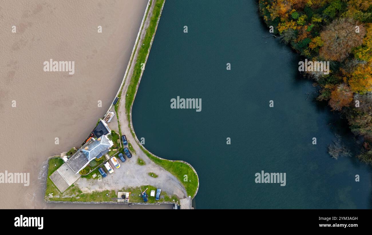 Dockmasters House. The Gloucester and Sharpness canal links sea access ...