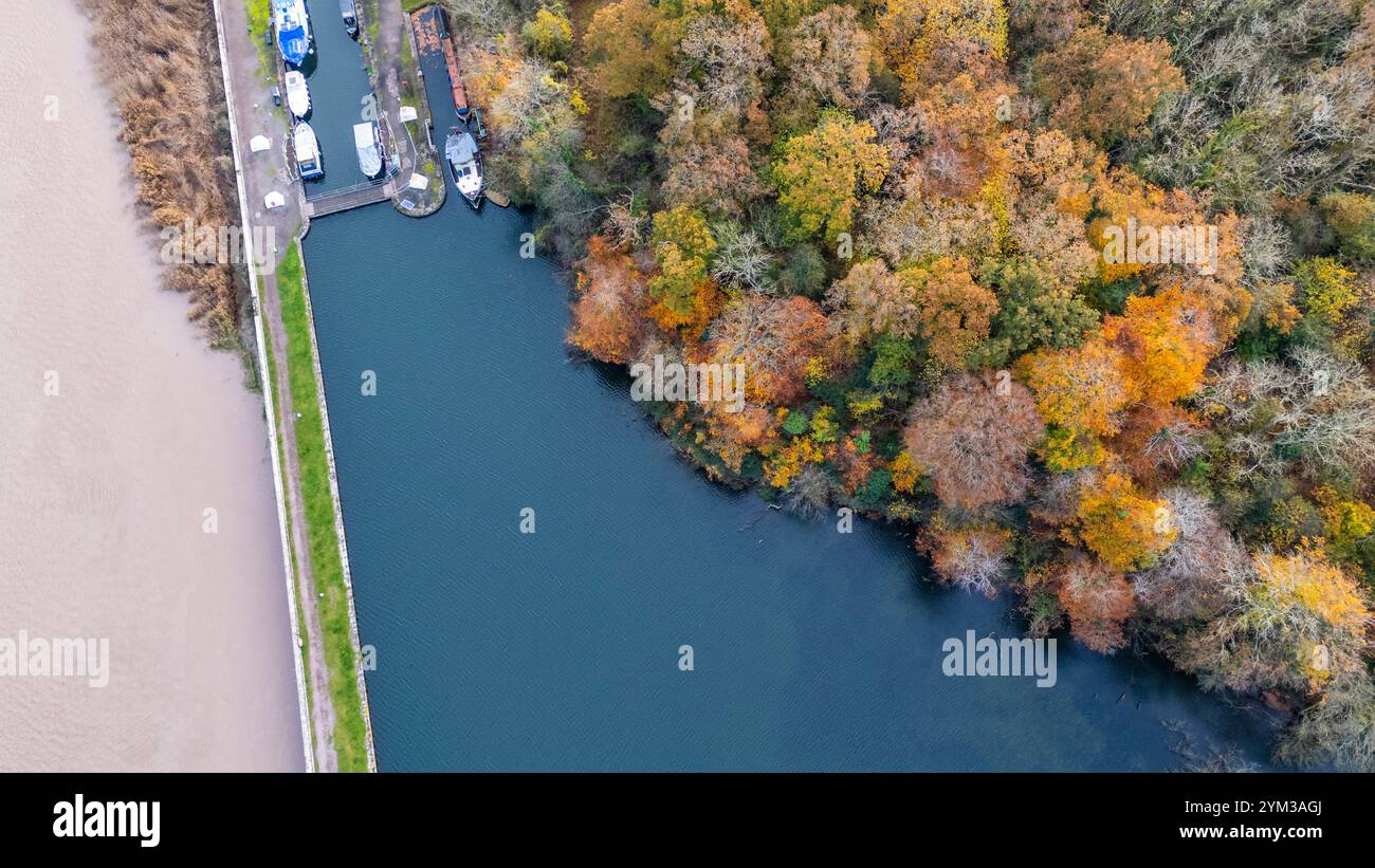 The Gloucester and Sharpness canal links sea access to the River Severn ...
