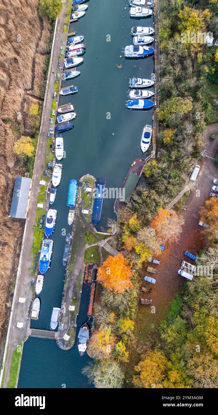 The Gloucester and Sharpness canal links sea access to the River Severn ...