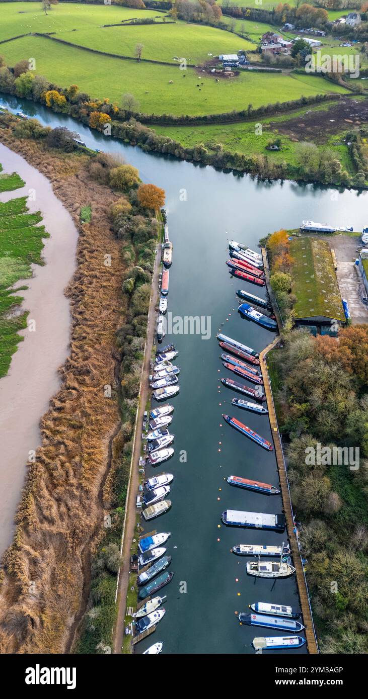 The Gloucester and Sharpness canal links sea access to the River Severn ...